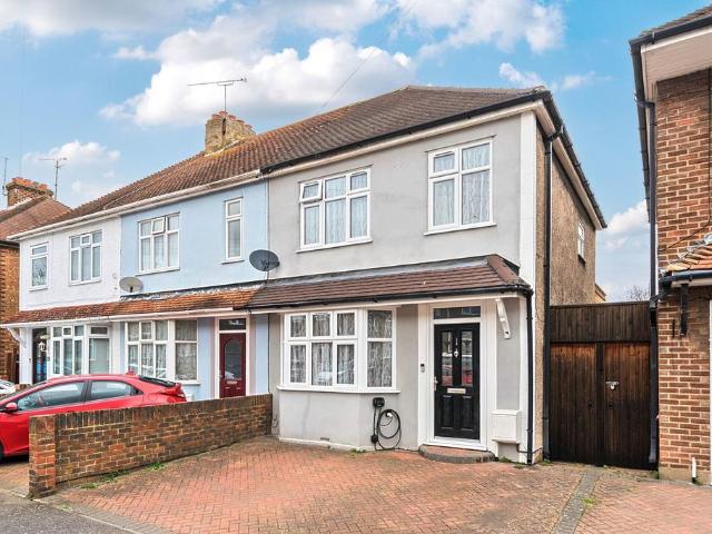3 bedroom end of terrace house for sale
