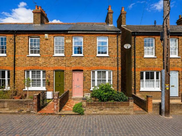 3 bedroom end of terrace house for sale