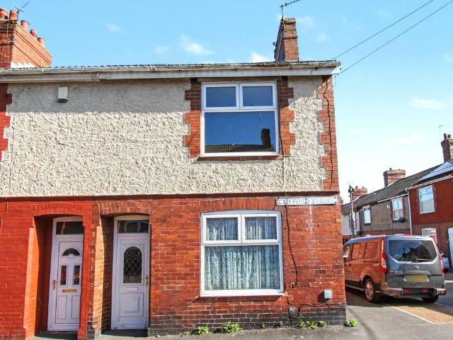 3 bedroom end of terrace house for sale