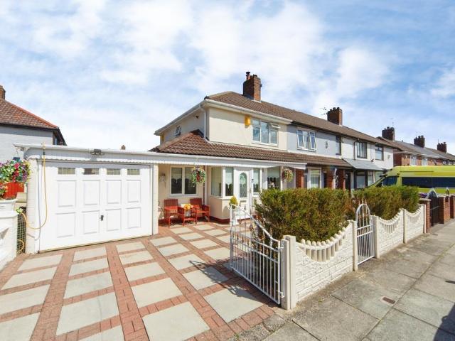 3 bedroom end of terrace house for sale