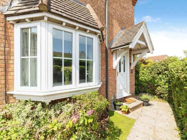 3 bedroom end of terrace house for sale
