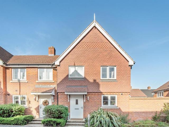 3 bedroom end of terrace house for sale
