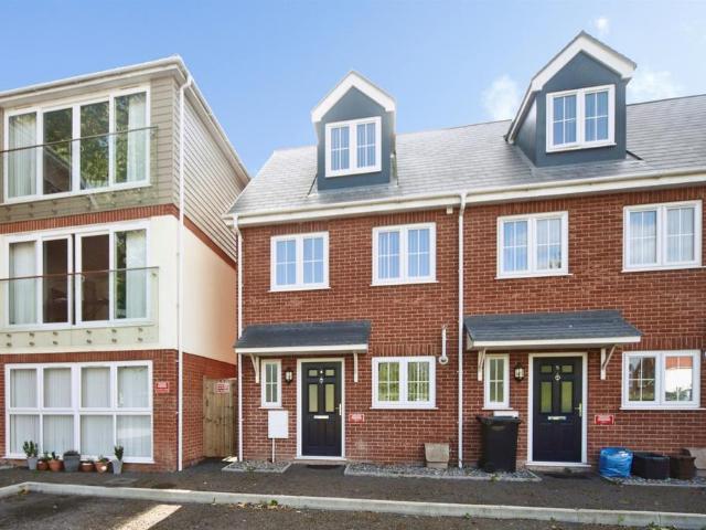 3 bedroom end of terrace house for sale