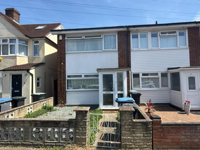 3 bedroom end of terrace house for sale