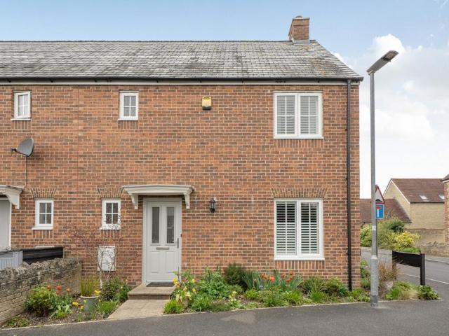 3 bedroom end of terrace house for sale