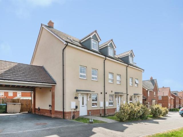3 bedroom end of terrace house for sale
