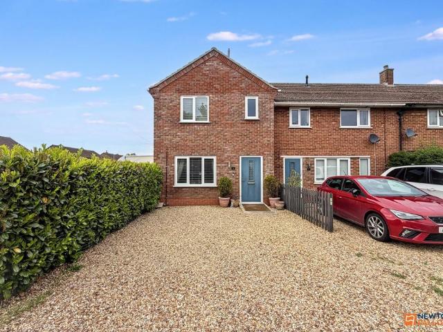 3 bedroom end of terrace house for sale