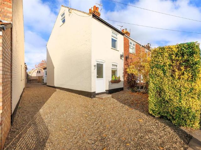 3 bedroom end of terrace house for sale
