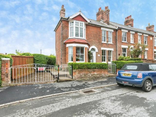 3 bedroom end of terrace house for sale