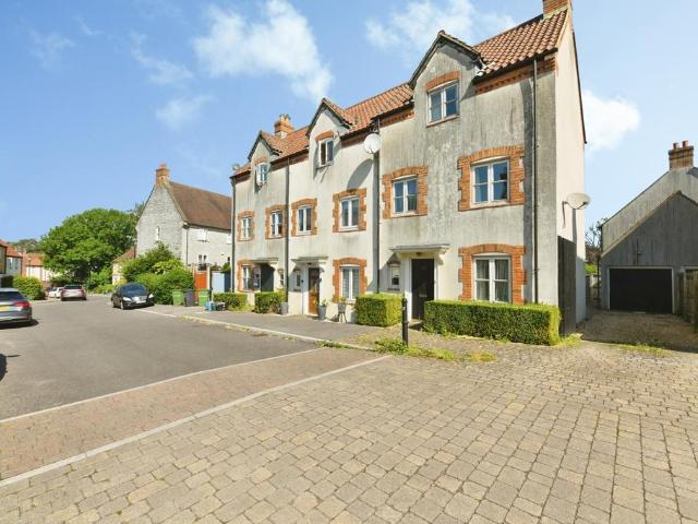 3 bedroom end of terrace house for sale
