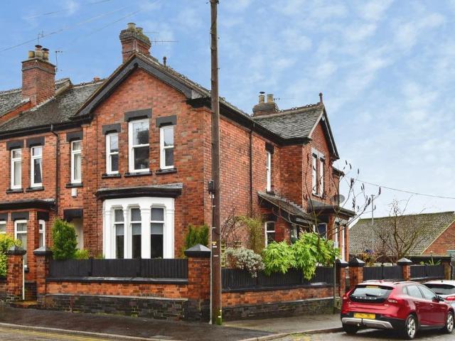 3 bedroom end of terrace house for sale