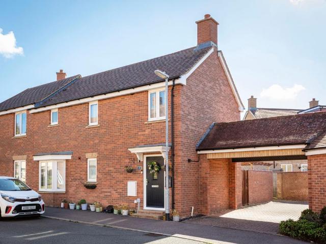 3 bedroom end of terrace house for sale