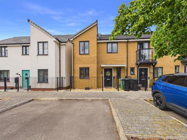 3 bedroom end of terrace house for sale