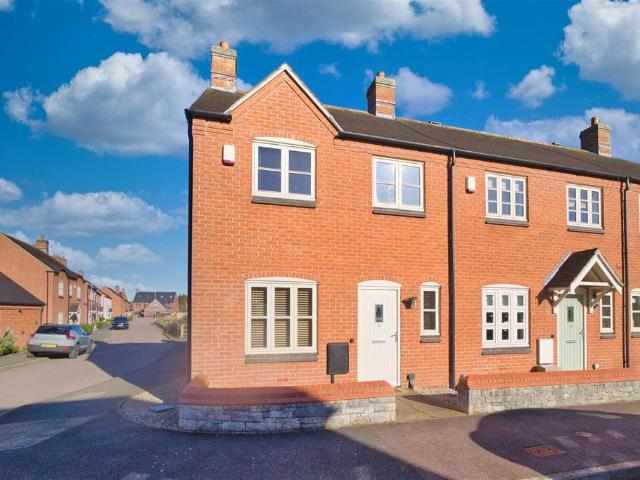3 bedroom end of terrace house for sale