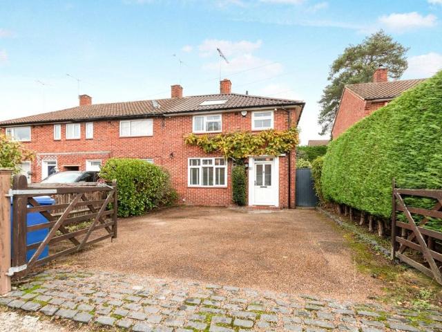 3 bedroom end of terrace house for sale