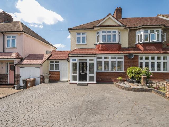3 bedroom end of terrace house for sale