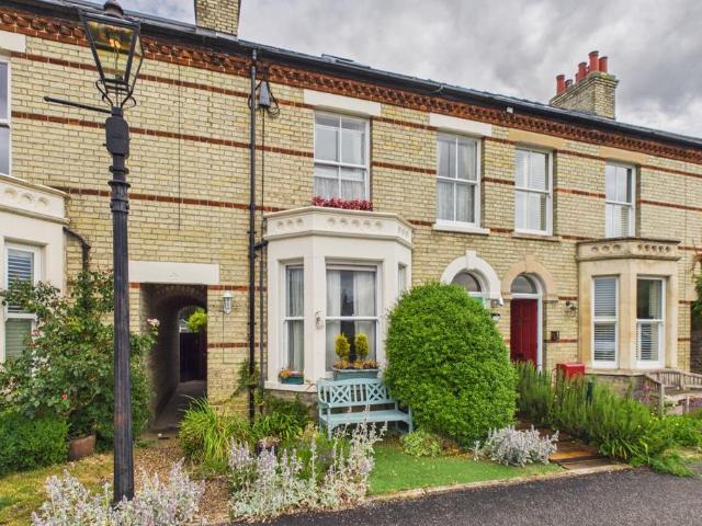 3 bedroom end of terrace house for sale