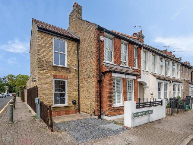 3 bedroom end of terrace house for sale