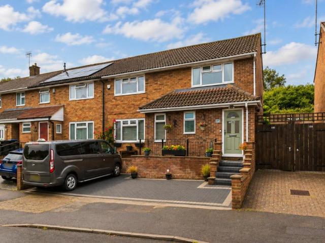 3 bedroom end of terrace house for sale