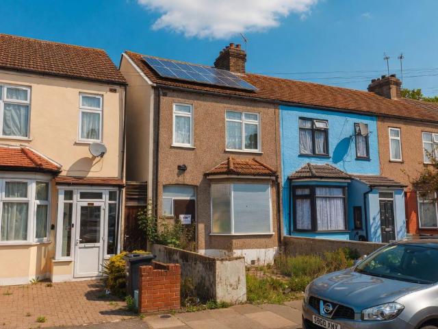 3 bedroom end of terrace house for sale