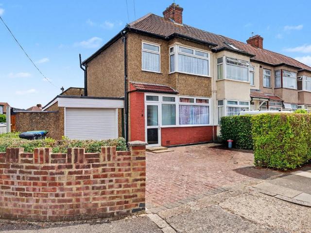 3 bedroom end of terrace house for sale