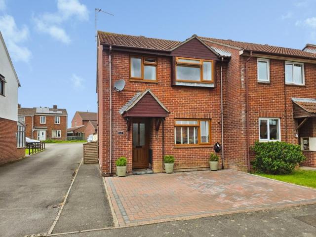 3 bedroom end of terrace house for sale
