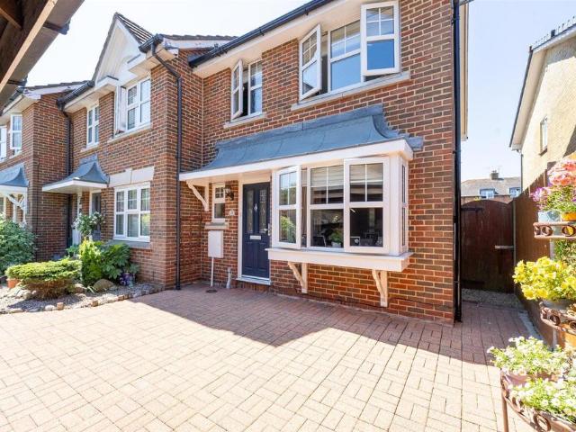 3 bedroom end of terrace house for sale