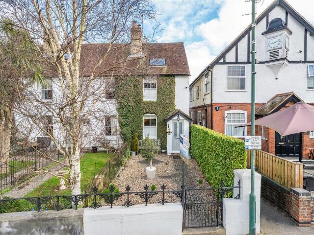 3 bedroom end of terrace house for sale