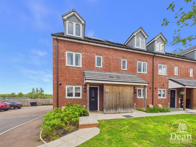 3 bedroom end of terrace house for sale