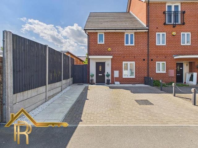 3 bedroom end of terrace house for sale