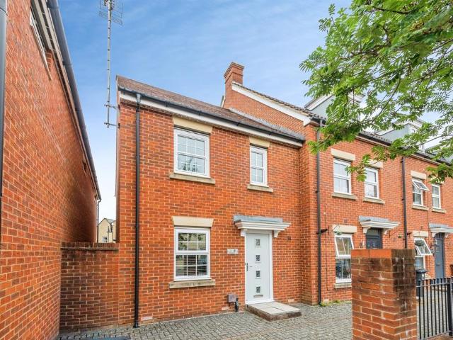 3 bedroom end of terrace house for sale