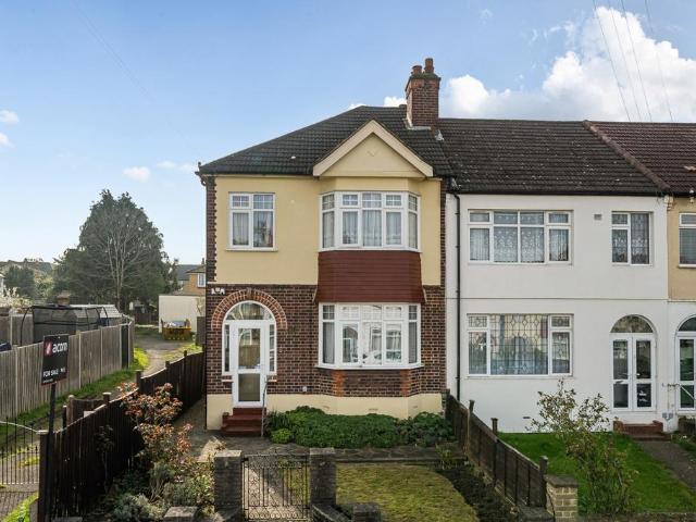 3 bedroom end of terrace house for sale