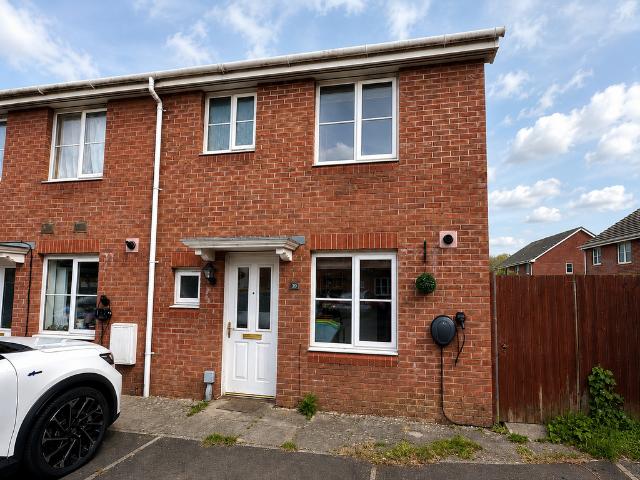 3 bedroom end of terrace house for sale