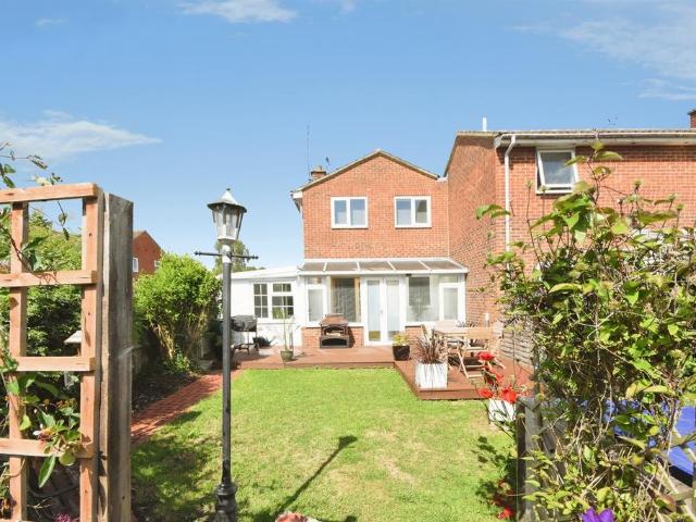 3 bedroom end of terrace house for sale