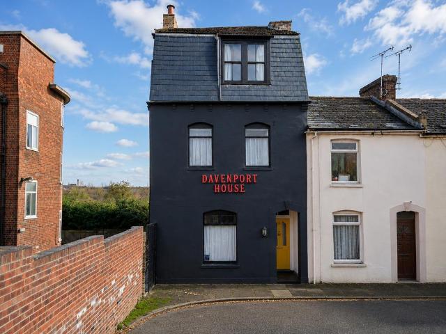 3 bedroom end of terrace house for sale