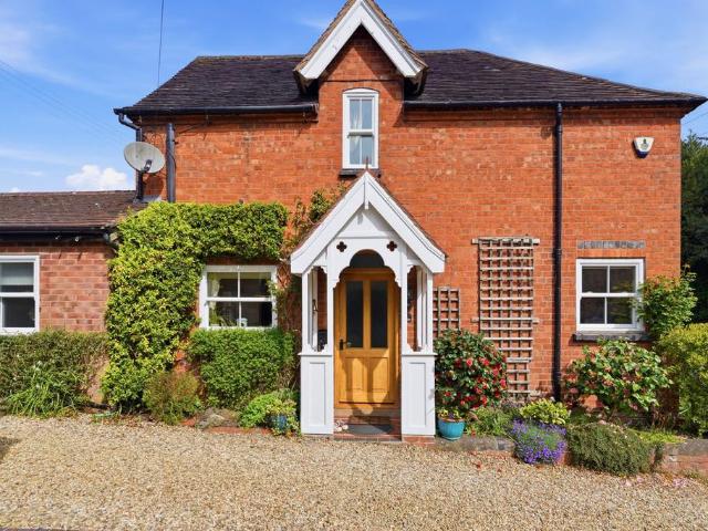 3 bedroom end of terrace house for sale
