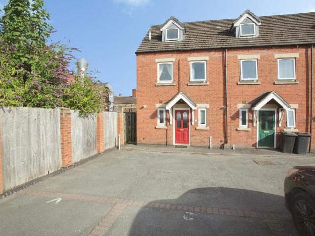 3 bedroom end of terrace house for sale