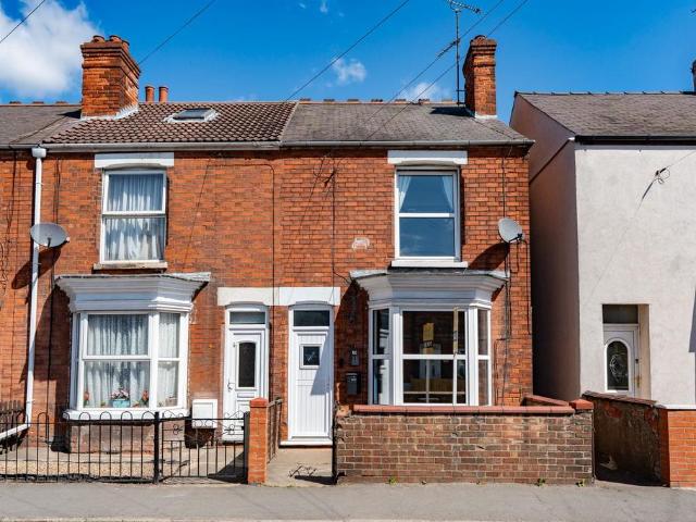 3 bedroom end of terrace house for sale