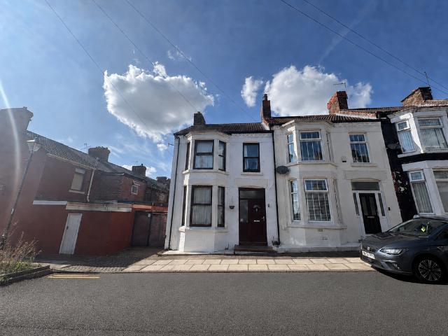 3 bedroom end of terrace house for sale