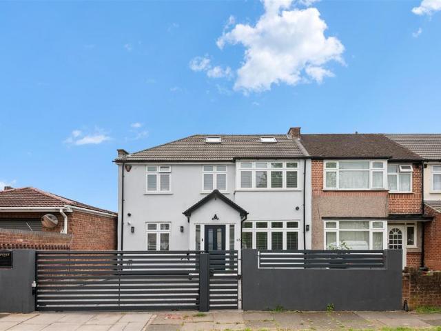 3 bedroom end of terrace house for sale