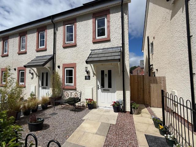 3 bedroom end of terrace house for sale
