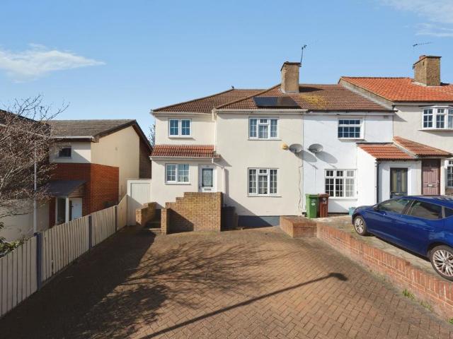 3 bedroom end of terrace house for sale