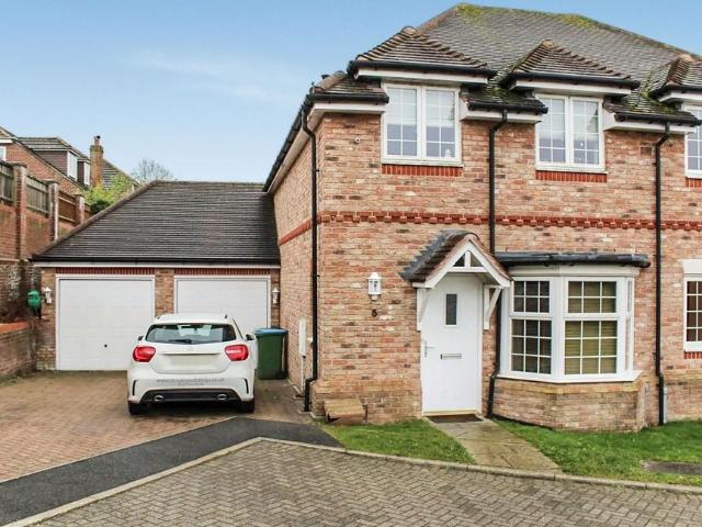 3 bedroom end of terrace house for sale