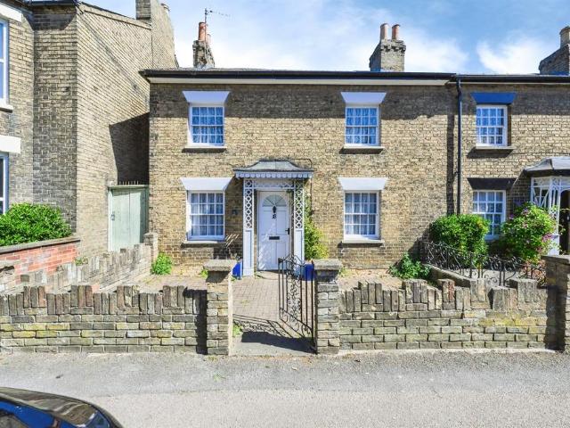 3 bedroom end of terrace house for sale