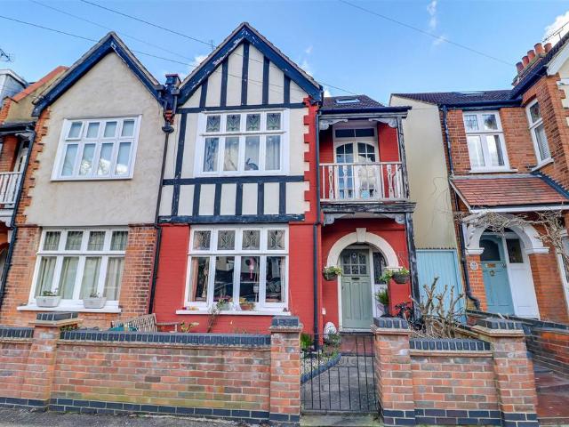 3 bedroom end of terrace house for sale