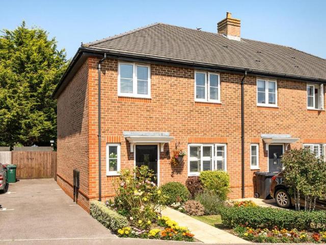 3 bedroom end of terrace house for sale