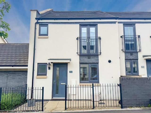 3 bedroom end of terrace house for sale