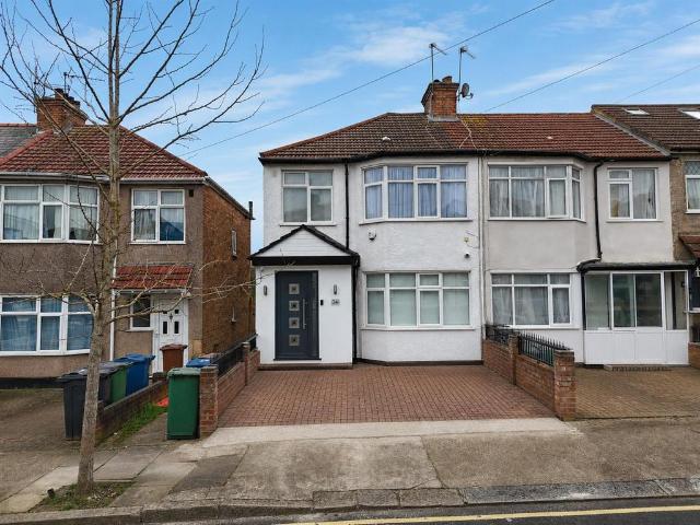 3 bedroom end of terrace house for sale