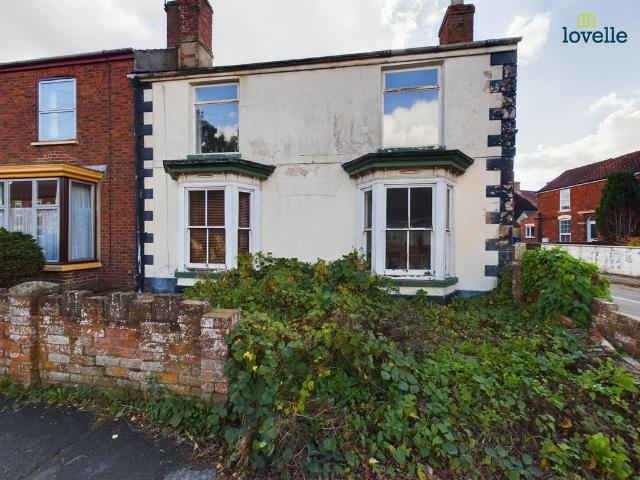 3 bedroom end of terrace house for sale