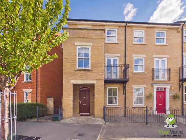 3 bedroom end of terrace house for sale